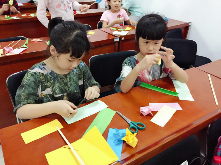 老师要求带莱佛士花的图片！「机智学生」剪下数张RM10让妈妈大喊心痛！ – RedChili21