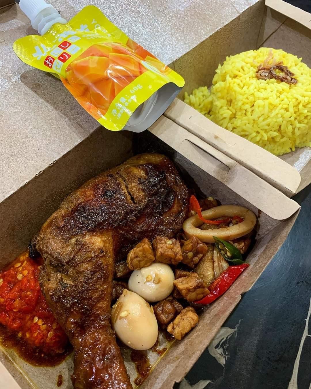 “你们觉得值得吃吗？！” 大马网红「自制Nasi Lemak」卖RM28！网民：难怪可以驾Lamborghini！ – RedChili21